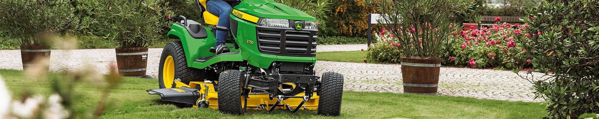 John Deere X700 Signature Series Ride-on Mowers | Drummond & Etheridge
